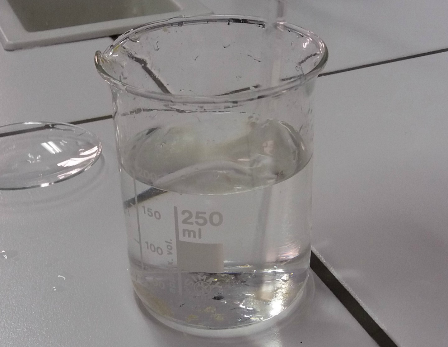 Disolución líquido y sólido