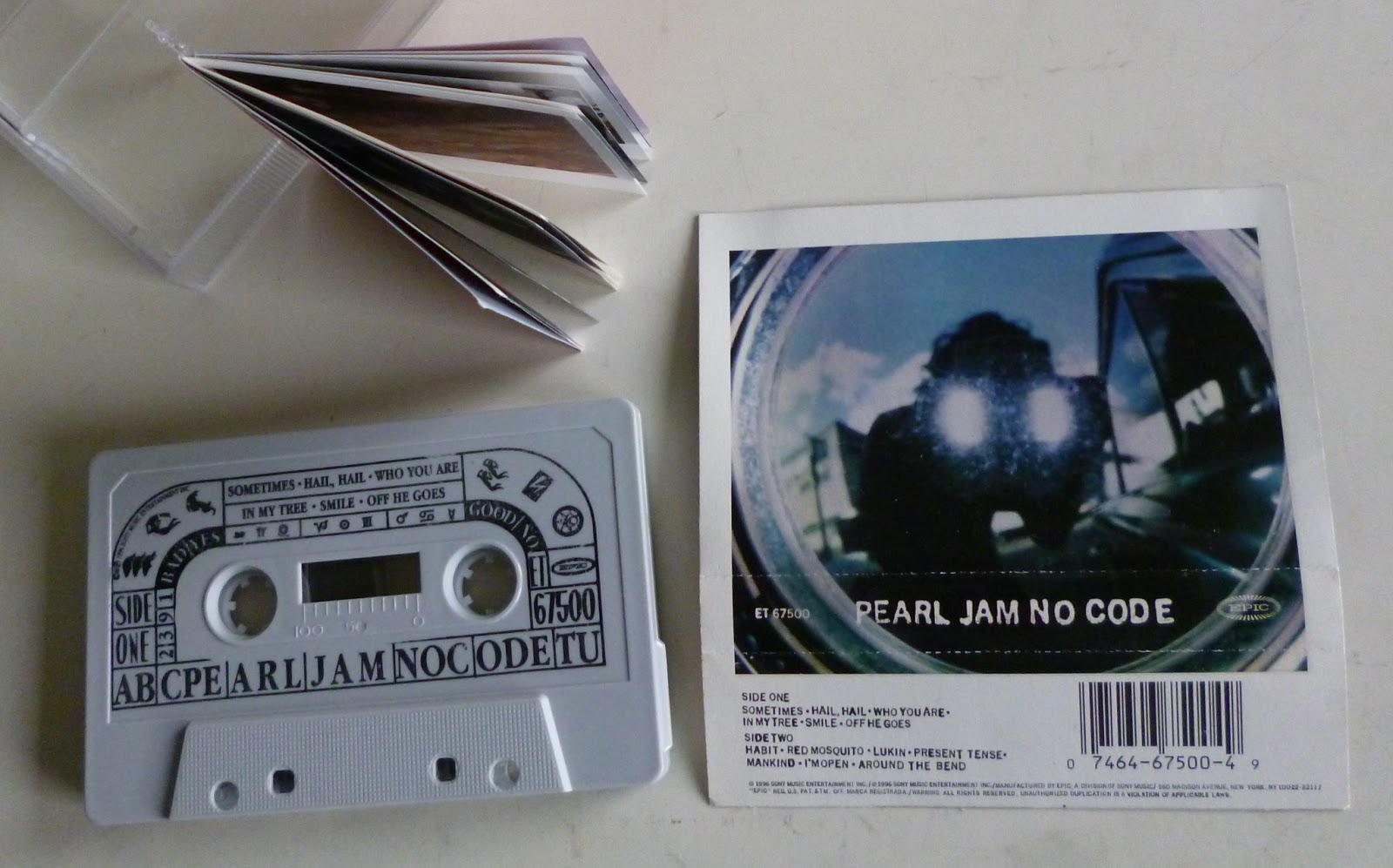 Musikkassetten : PEARL JAM / NO CODE / CASSETTES