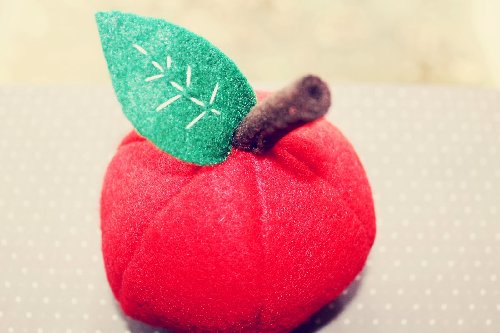Miss Mash DIY: Felt Apple
