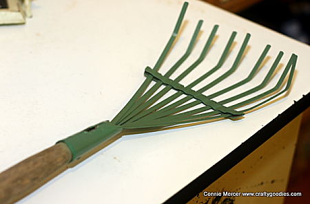 crafty goodies: Try it Tuesday~a re-purposed yard rack!