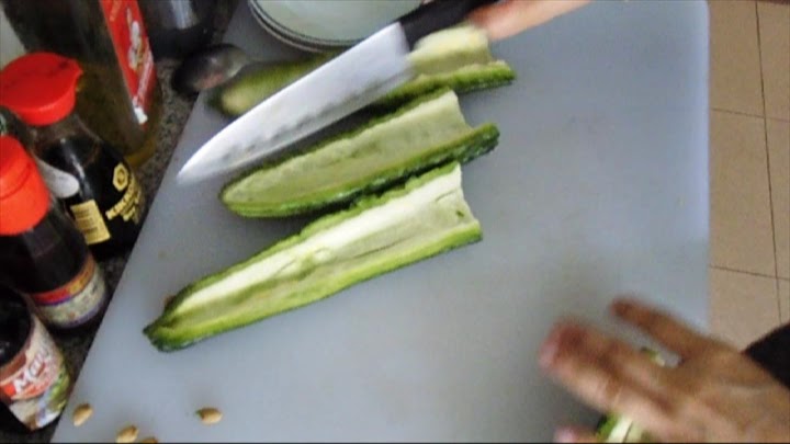 Tagalog Kitchen: Ginisang Sardinas sa Ampalaya
