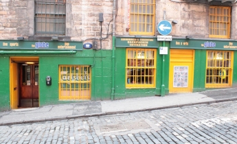 The Pub Inspector: The Globe: 13 Niddry Street, Edinburgh
