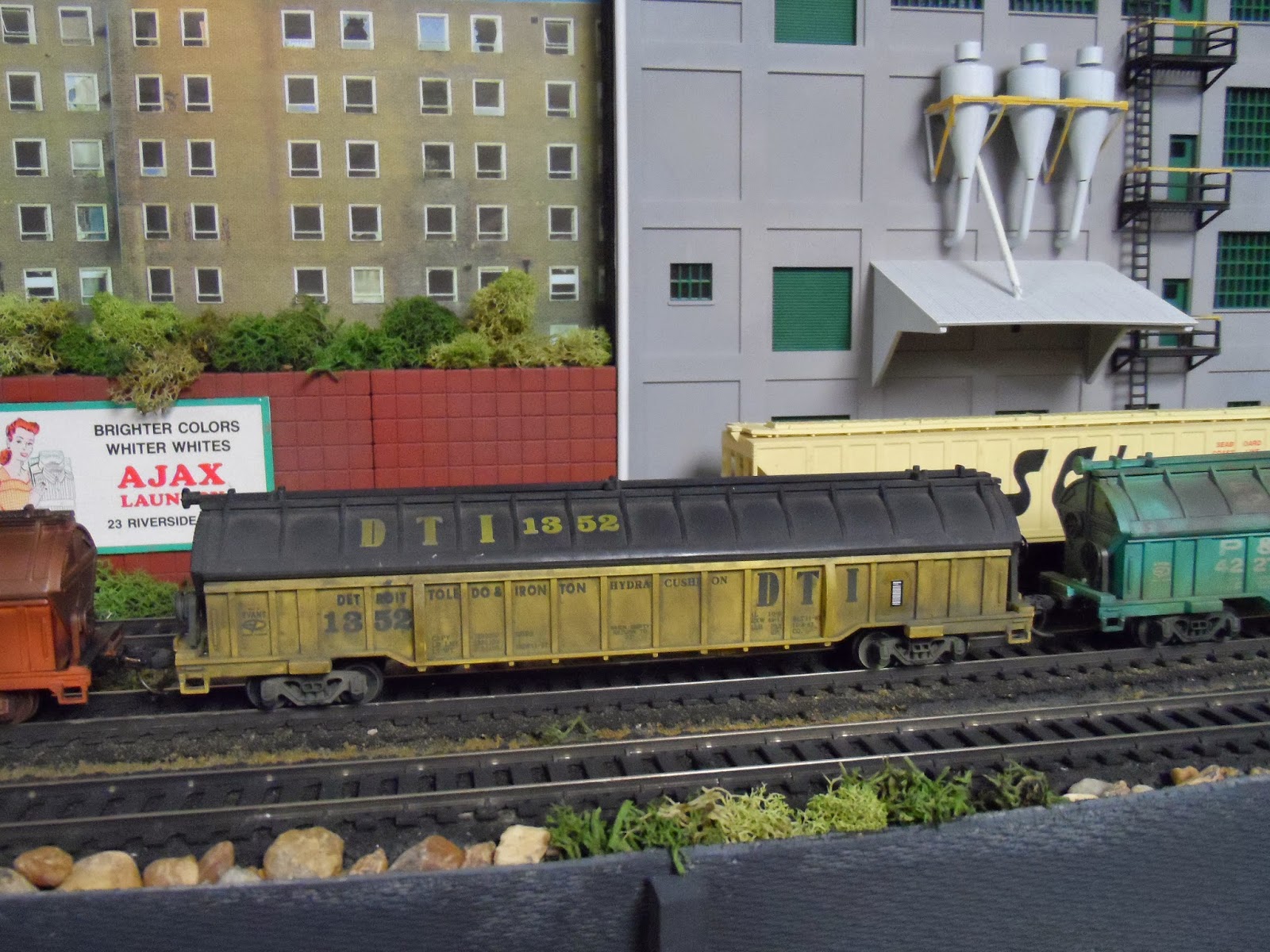 New York Central Train Layout: More Steel Train Action