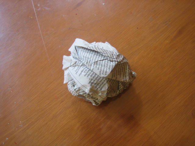 Seputar Dunia Seni: Kreasi 'Owl' dari Koran Bekas