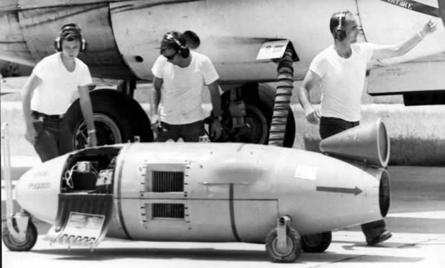 U.S. Navy Aircraft History: Portable Air-Start Cart