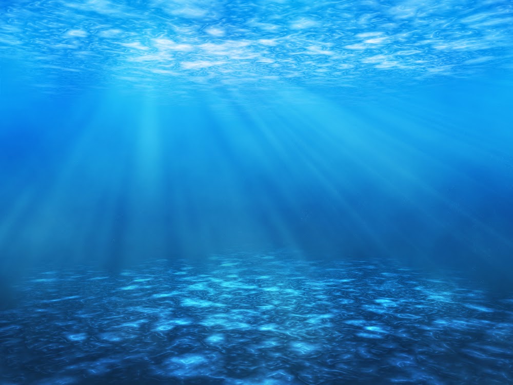 fuentequemana: En el océano