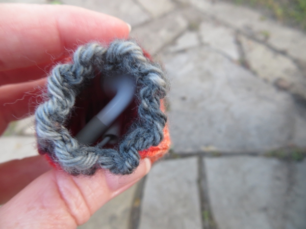 Earbud pouch: a free knitting pattern