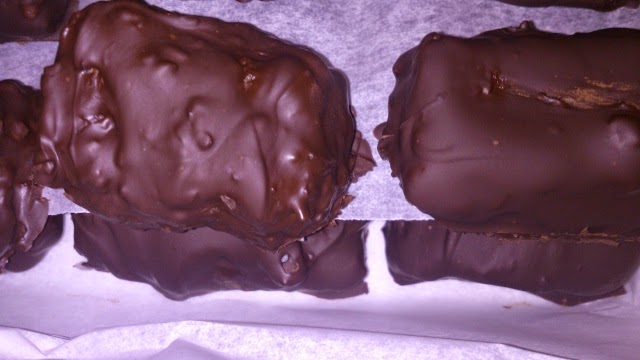 Vegan Douche Food Blog: Vegan Bounty Bars...Better Than The Original