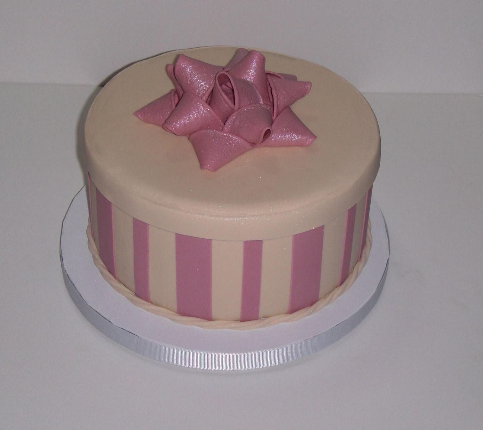 Decorate The Cake: Gift Wrap Your Cake!