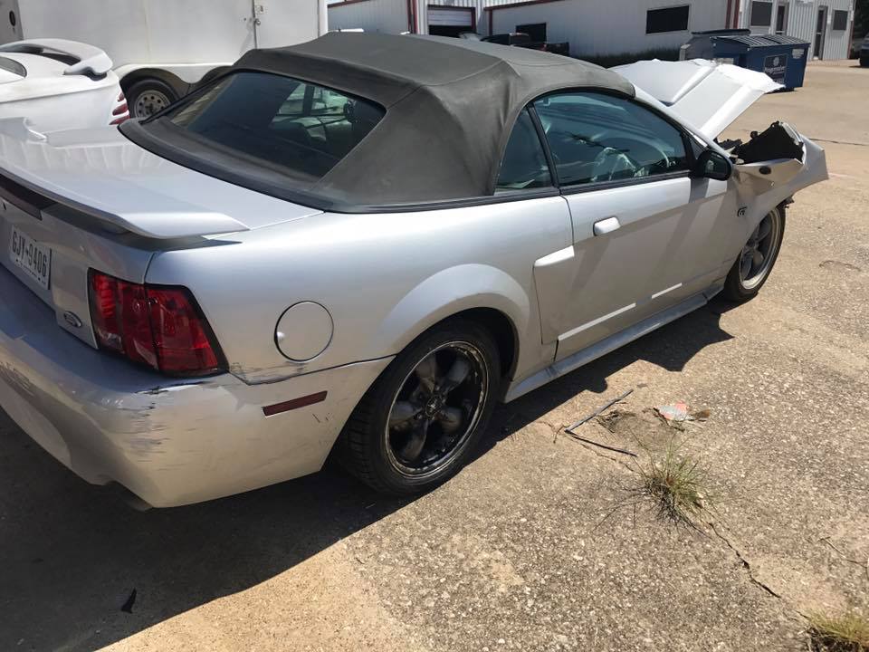 Whiteboy's Mustangs: 2001 mustang gt convertible wrecked!