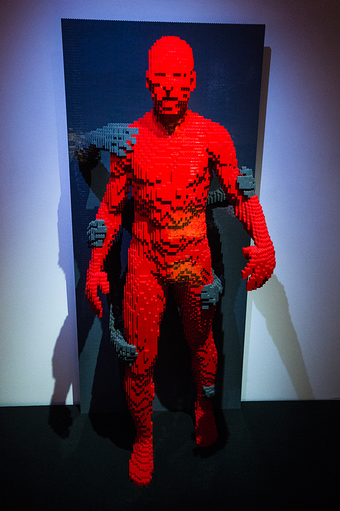 งานแสดงศิลปะรูปปั้นตัวต่อ Lego ที่ ArtScience Singapore Museum โดย ...