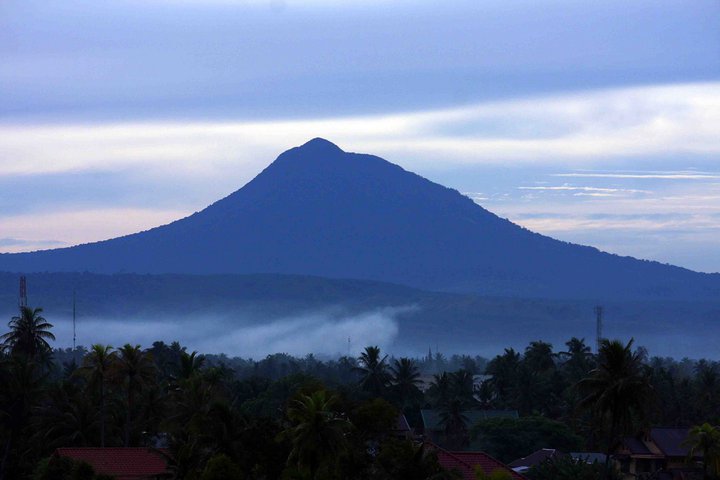 Alam Mengembang Jadi Guru: Gunung-Gunung Indonesia yg Menggeliat