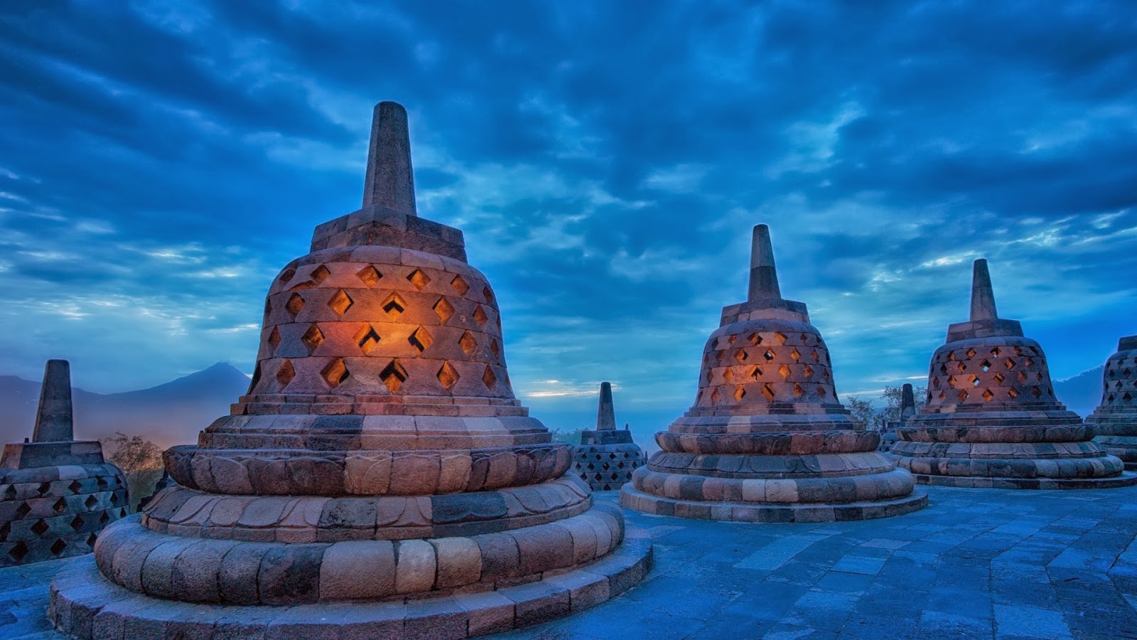 © Beautiful Places on Earth: Borobudur Temple Indonesia Wallpaper