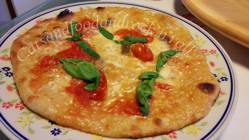 La pizza romana, sottile e scrocchiarella, di Silvia | Ricetta ed ...