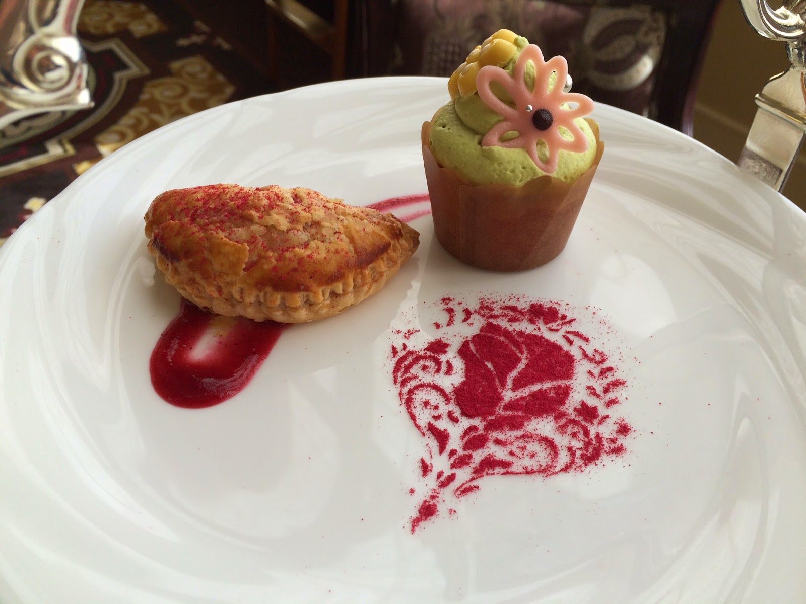 Anna And Elsa's Frozen Fantasy Afternoon Tea At Dreamers Lounge ...