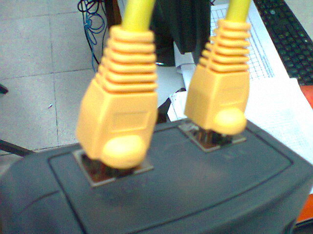 Pasos para unir un cable UTP RJ45 a un conector macho.