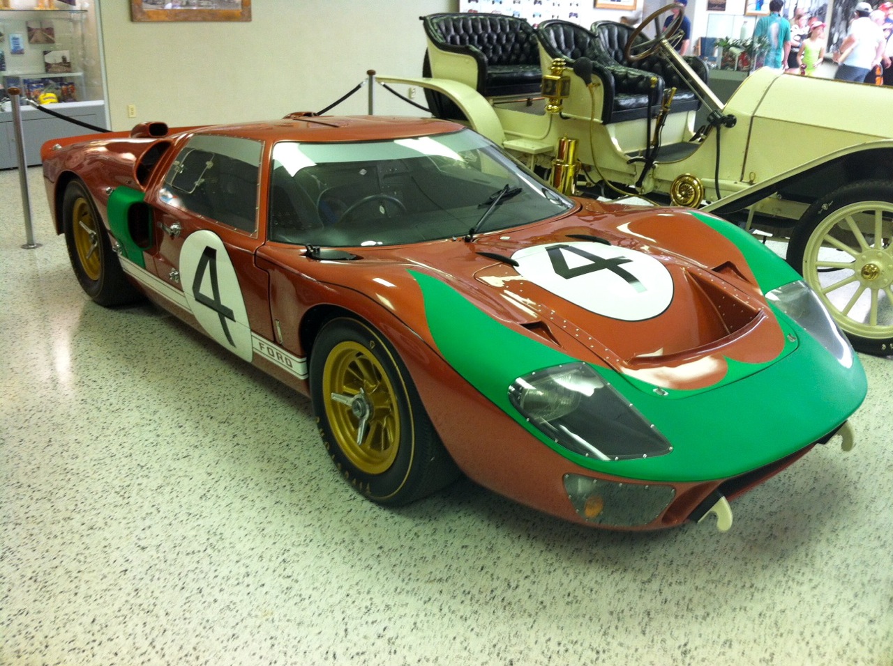 FORD GT40 MARK II: LIKE NEW, HARDLY DRIVEN!