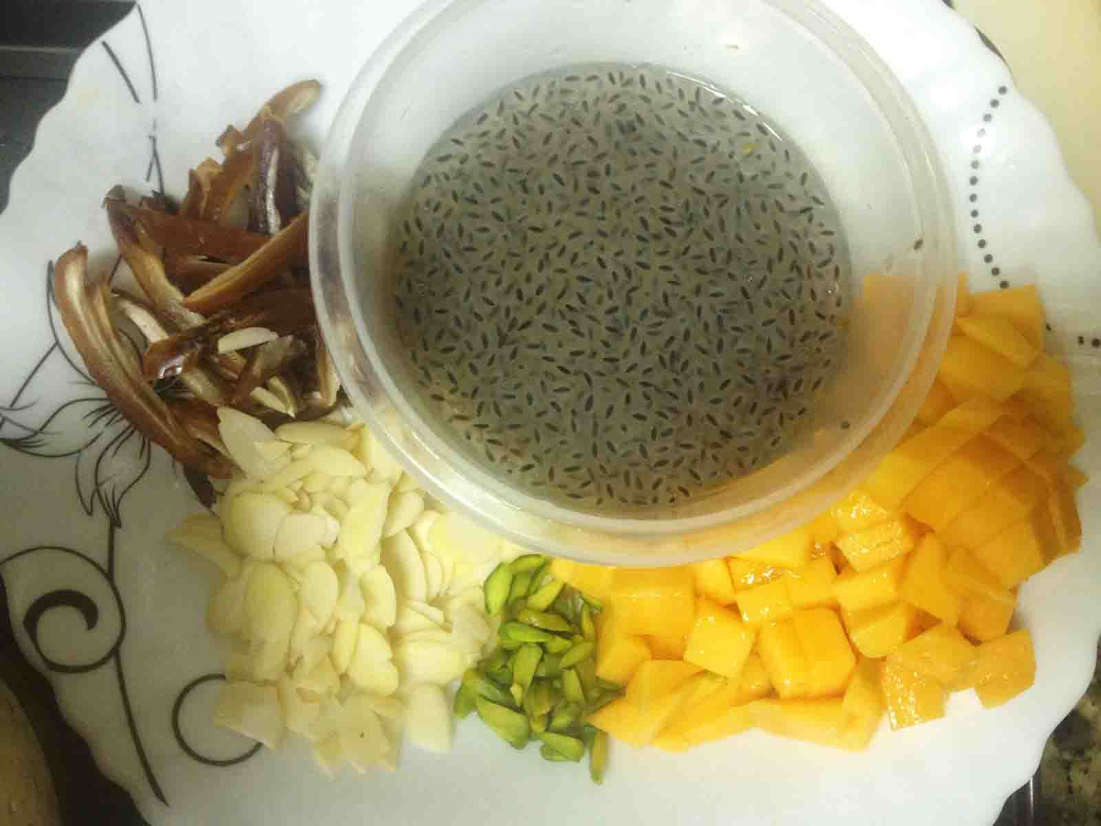 MANGO BANANA CRUNCHY SMOOTHIE