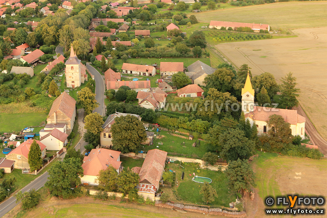 FLyFOTO letecká fotografie a video: Bošín