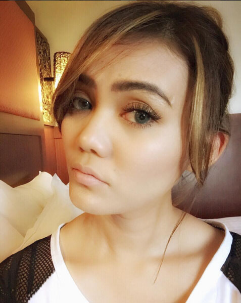 Biodata & Foto Terbaru Rina Nose - Kumpulan Foto Artis Terlengkap