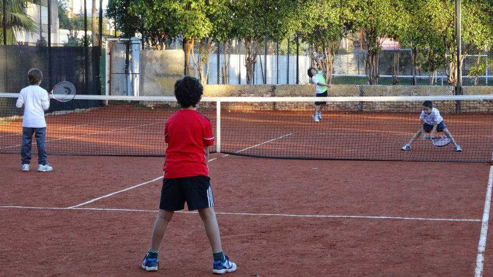 ESCUELA DE TENIS EN RAMOS MEJIA: Nace Los Aromos Tenis