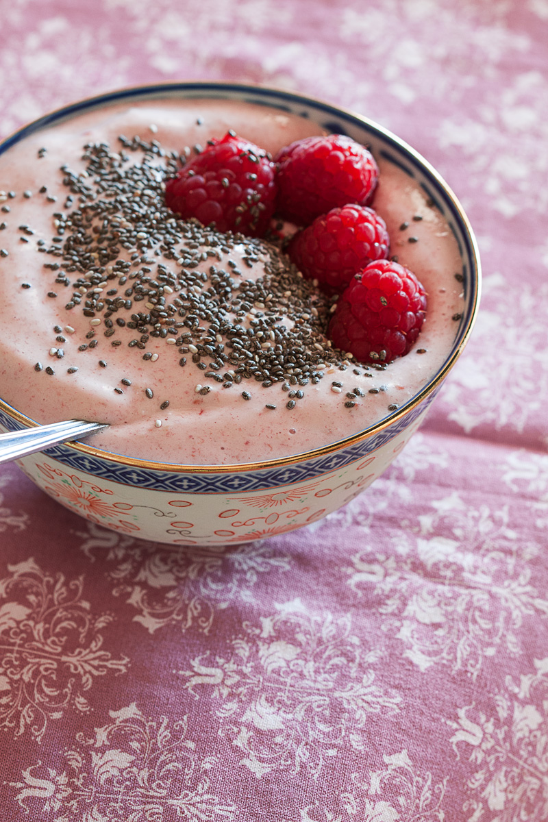 Hladna kaša od ovsenih pahuljica i voća | Na tanjiru