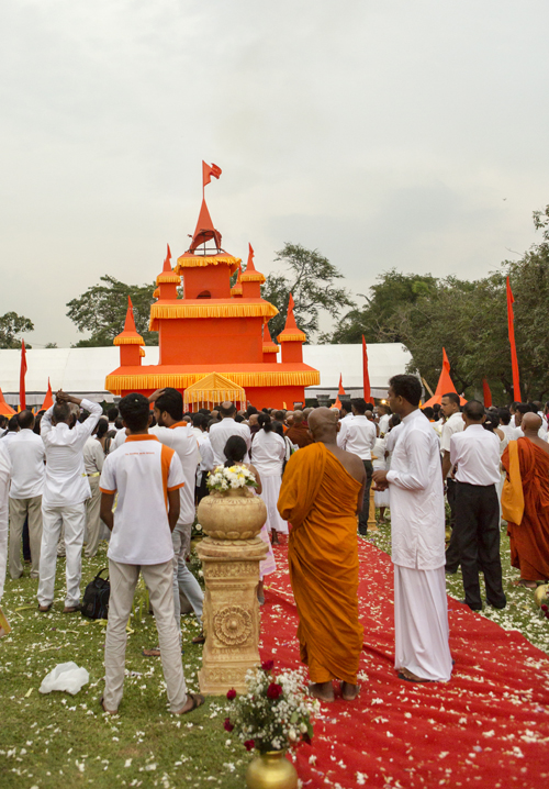 ඊයේ පූජ්‍ය දරණාගම හිමි ආදාහනයට මහින්ද ගෝඨා ඇවිත් (ඡායාරූප)