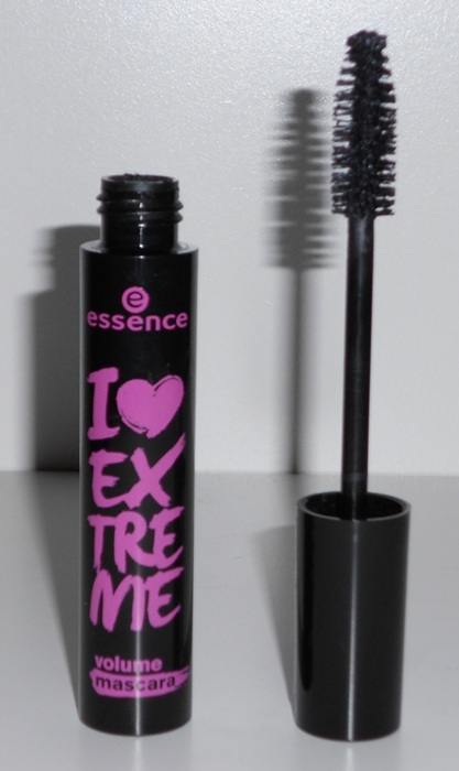 My FB Corner / La moda y la belleza: Rimmel I Love Extreme de Essence