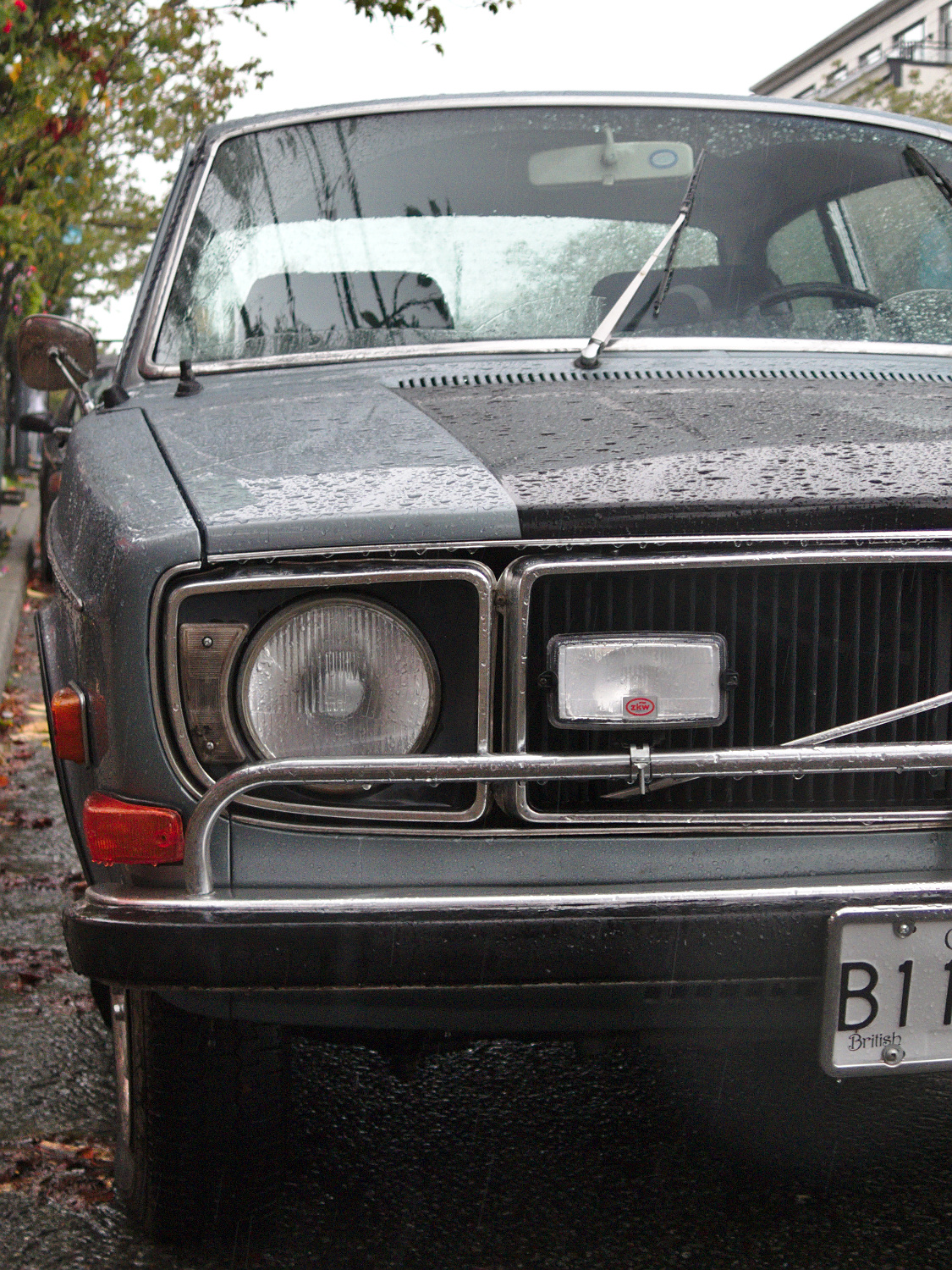 Old Parked Cars Vancouver: 1971 Volvo 142E