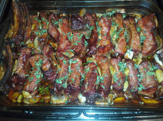 Mirosul vietii mele...: Coaste afumate la cuptor ( cu sos)