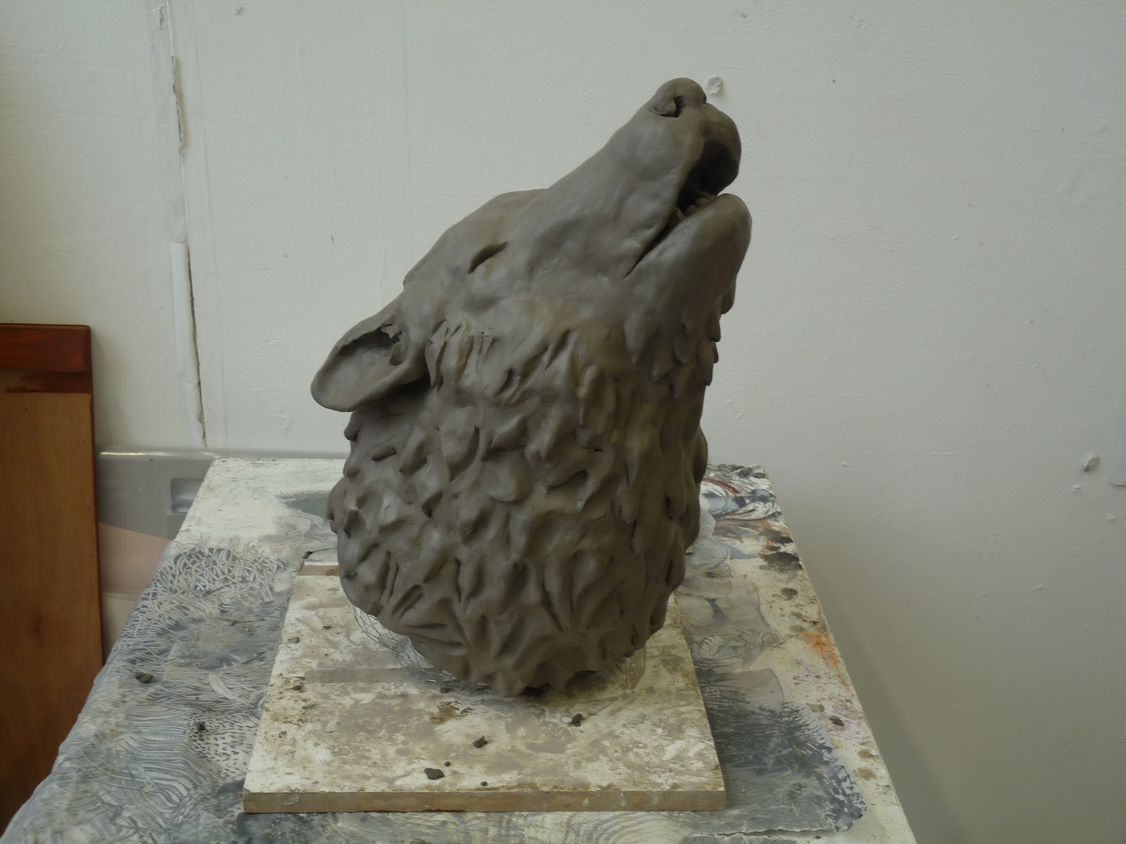 Jackal Leg: Modelling a Wolf's head (final clay model)...