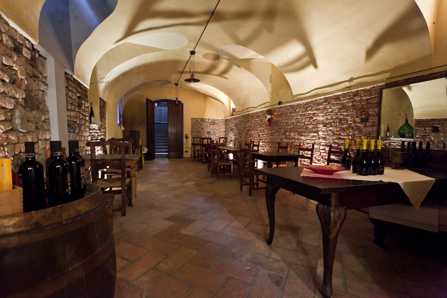 Osteria Le Due Colonne: La Cantina dell'Osteria Le Due Colonne