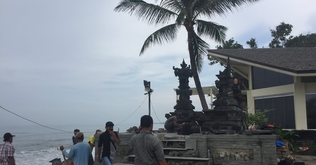 pemborong pura atau merajan di bali