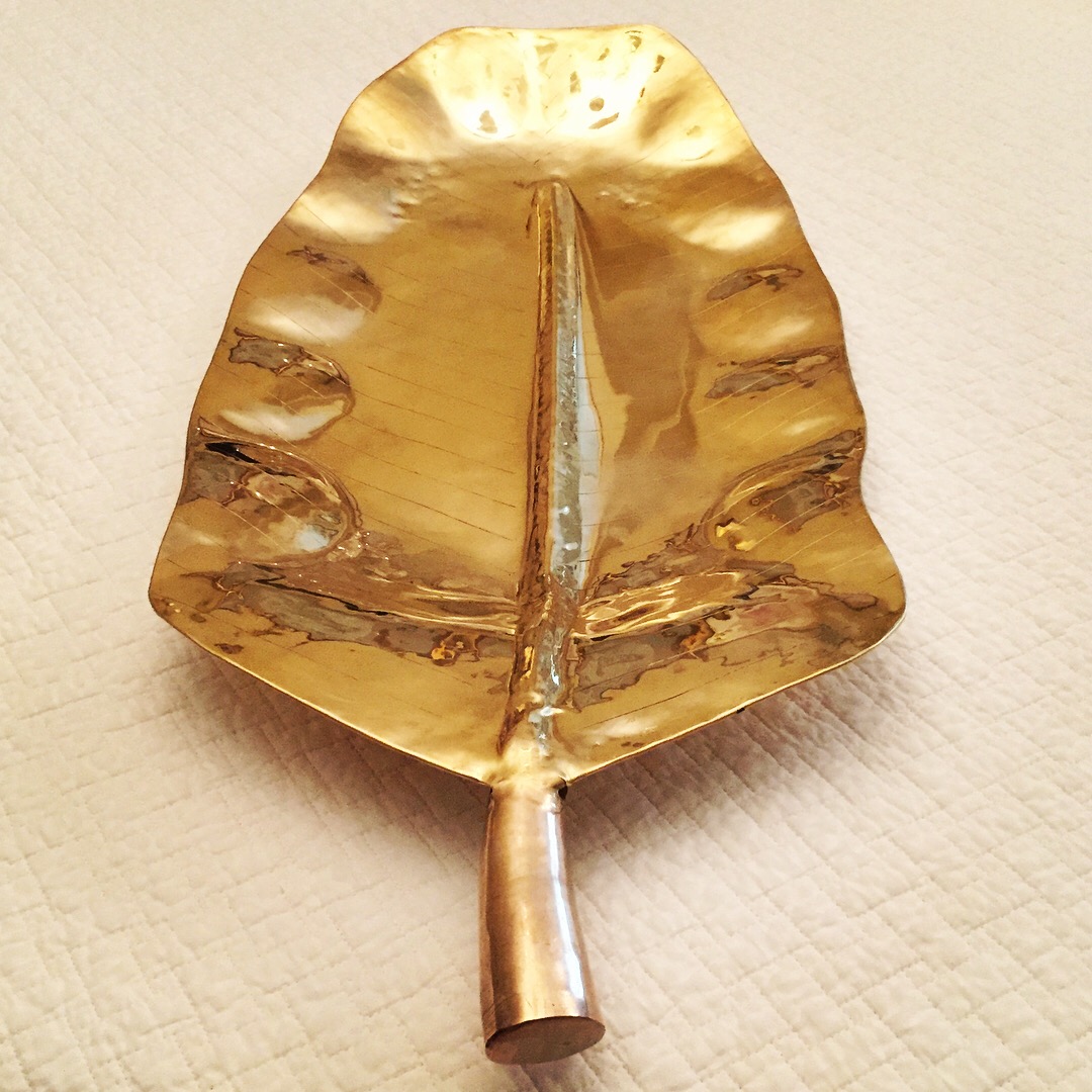 Era Antiques BRASS BANANA LEAF BEAUTY Large 1960s Solid Brass Banana Leaf Serving Tray era-antiques-brass-banana-leaf-beauty-large-1960s-solid-brass-banana-leaf-serving-tray
