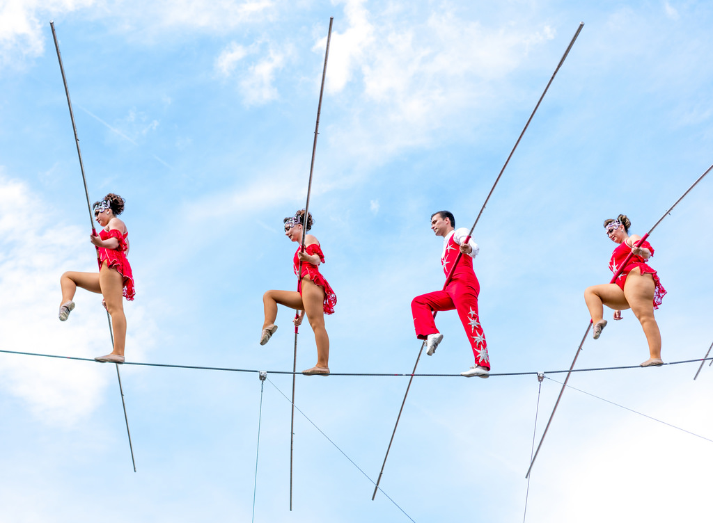 Tightrope Walking – The Great Mid-Air Gamble ~ Kuriositas