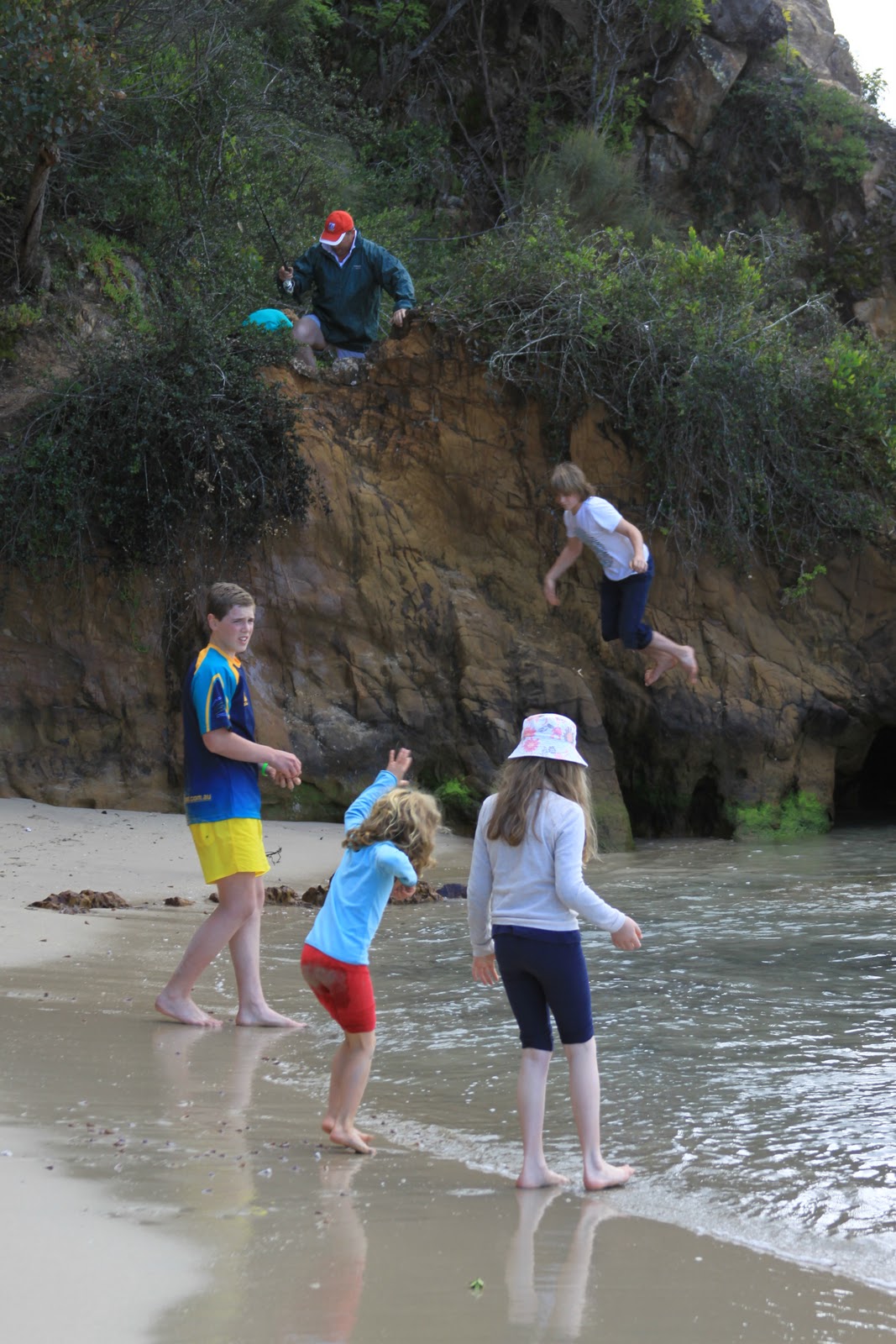 Krusty Kampers: Eden NSW..... is the home of Edrom lodge holiday house ...