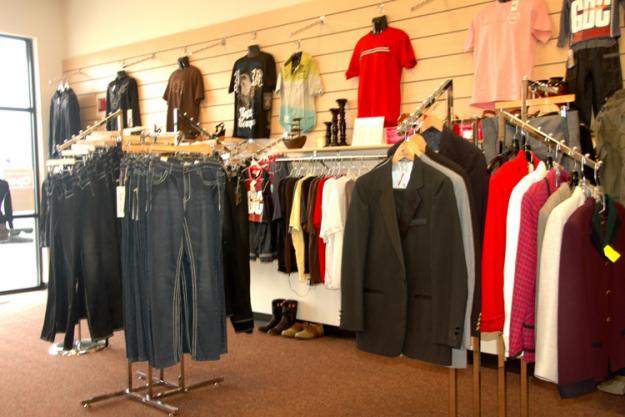 Famous World: Famous Accessories