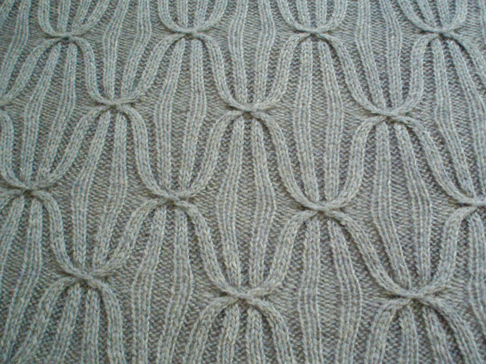 knit-along little doggie: Quilt & Cable Blanket, for Cascade Yarns