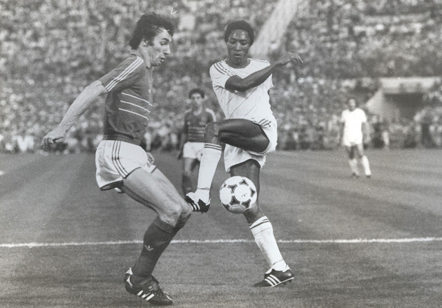 LE PLEIN DE SUPER: Euro 2016 - Un jour un joueur - MAXIME BOSSIS