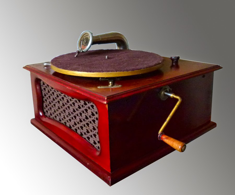 Phonautographist : Pathe disc phonographe 'Day and Night' or 'Jour et Nuit'