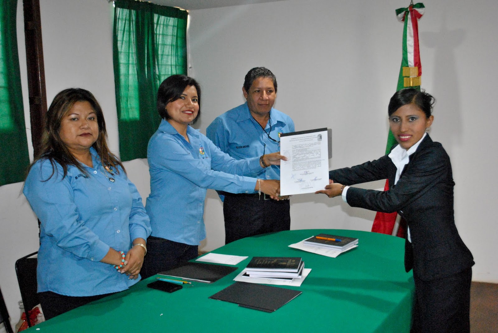 TRIBUNA del Sur/ Acayucan: Egresadas del Tec de Acayucan se titulan