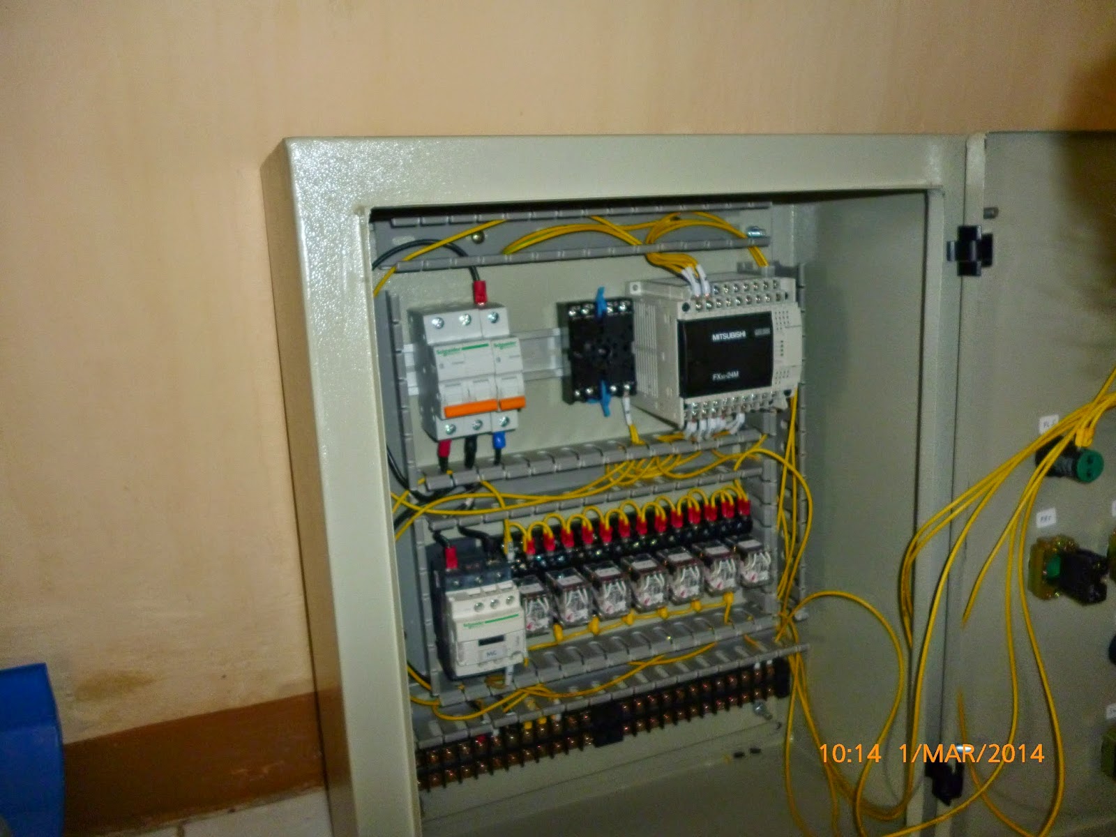 Etnik Sugitama: AUTOMATION (Panel Kontrol Menggunakan PLC)