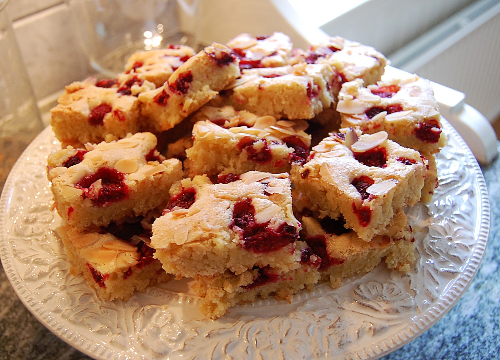 Good Things My Way: Hallonrutor med mandelflarn