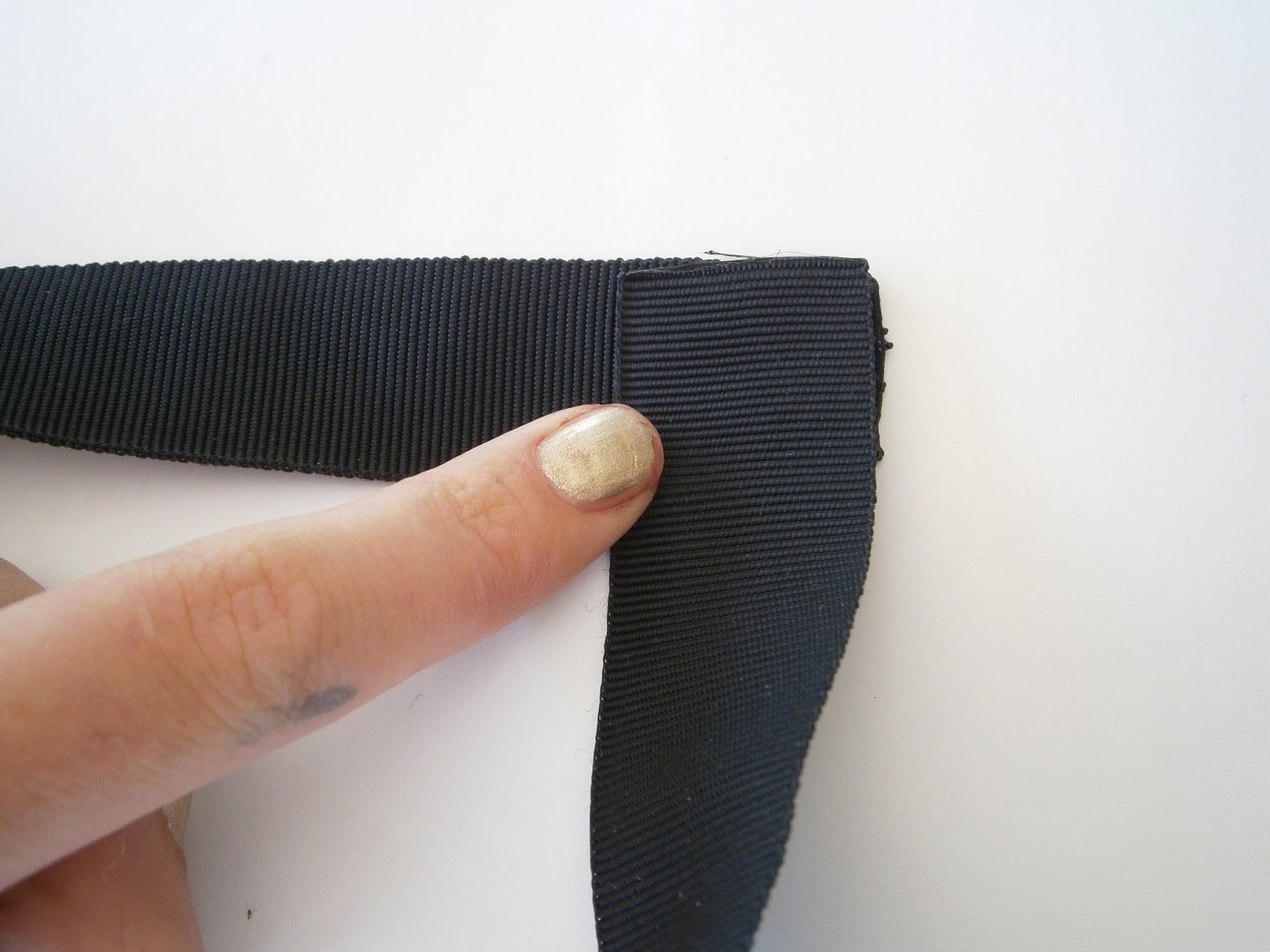 Mlle.Brico: DIY | Accordion Ribbon Necklace