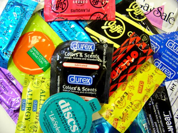 Relaciones De Pareja: Uso De Condones, Tipos Y Tamaños De Condones