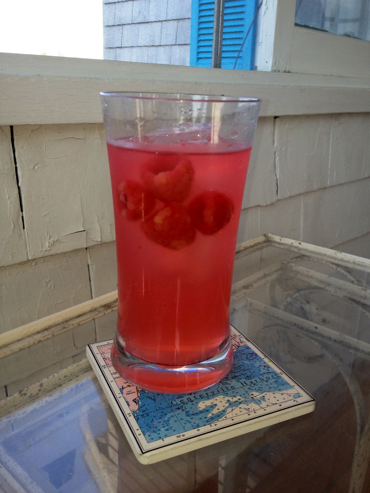 Modern Bon Vivant: TGIF Beverage- Raspberry Lime Rickey