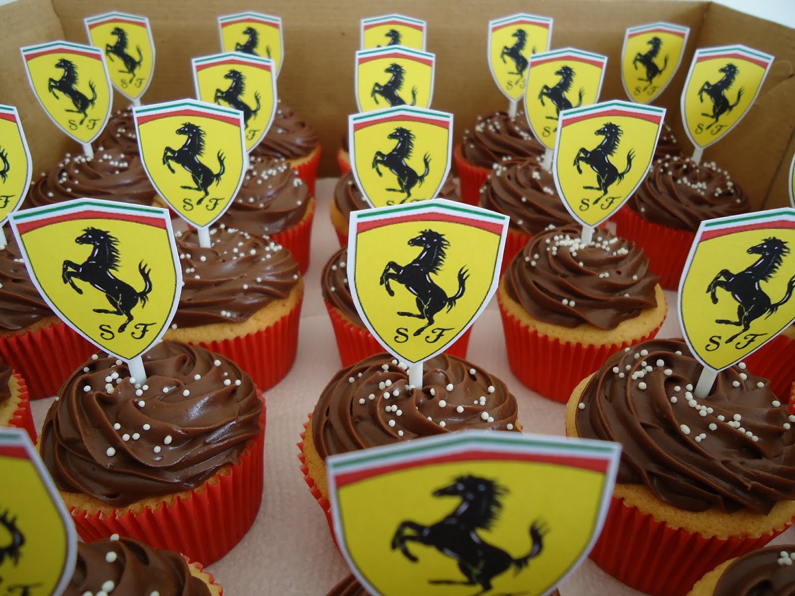 DOLCE & CIA: FERRARI