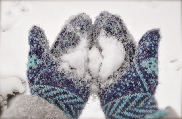 ocd: obsessive crafting disorder: snowfling mittens