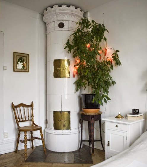 Moon to Moon: Traditional Swedish Stoves (kakelugn)...