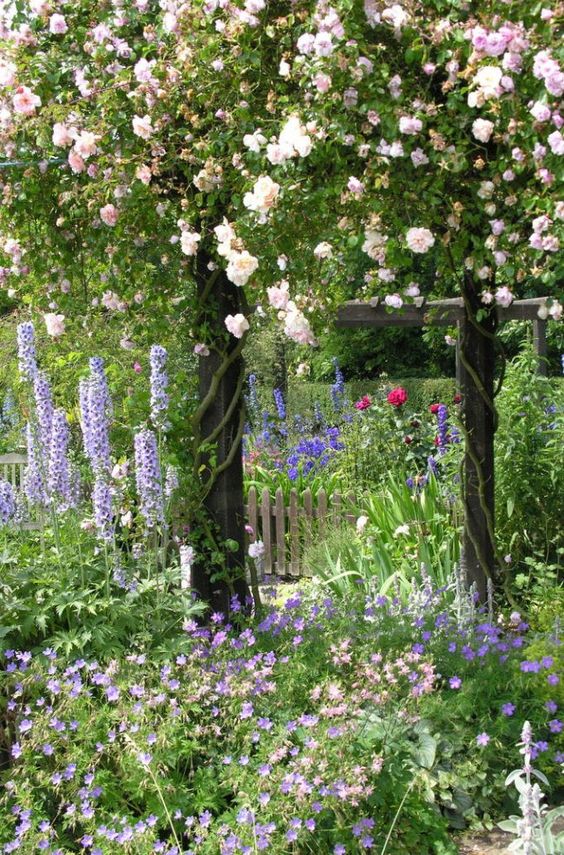 April's garden: A vidéki angol kertek 8 elengedhetetlen jellemzője / 1.rész